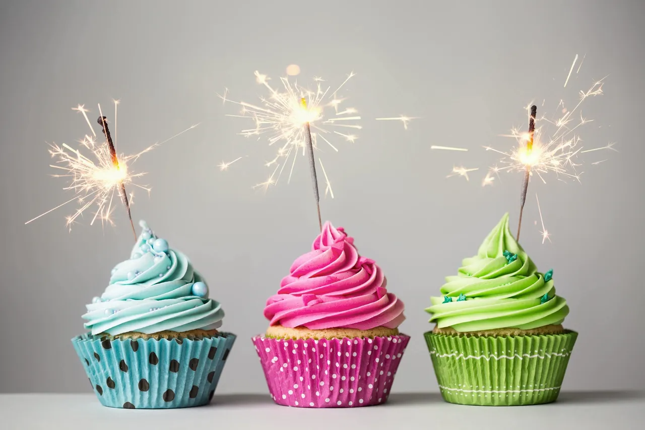 BIRTHDAY FREEBIES! Get free food & more on your Birthday! - One Cute ...